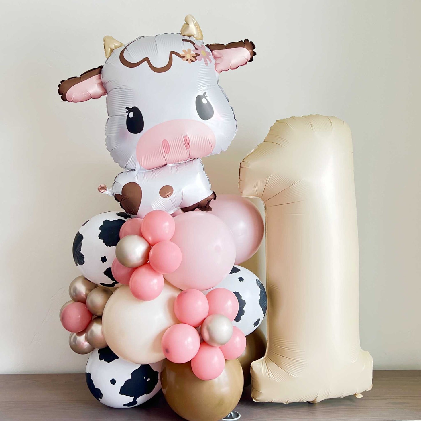 Cute Cow Party Balloon Towers | partyHAUS